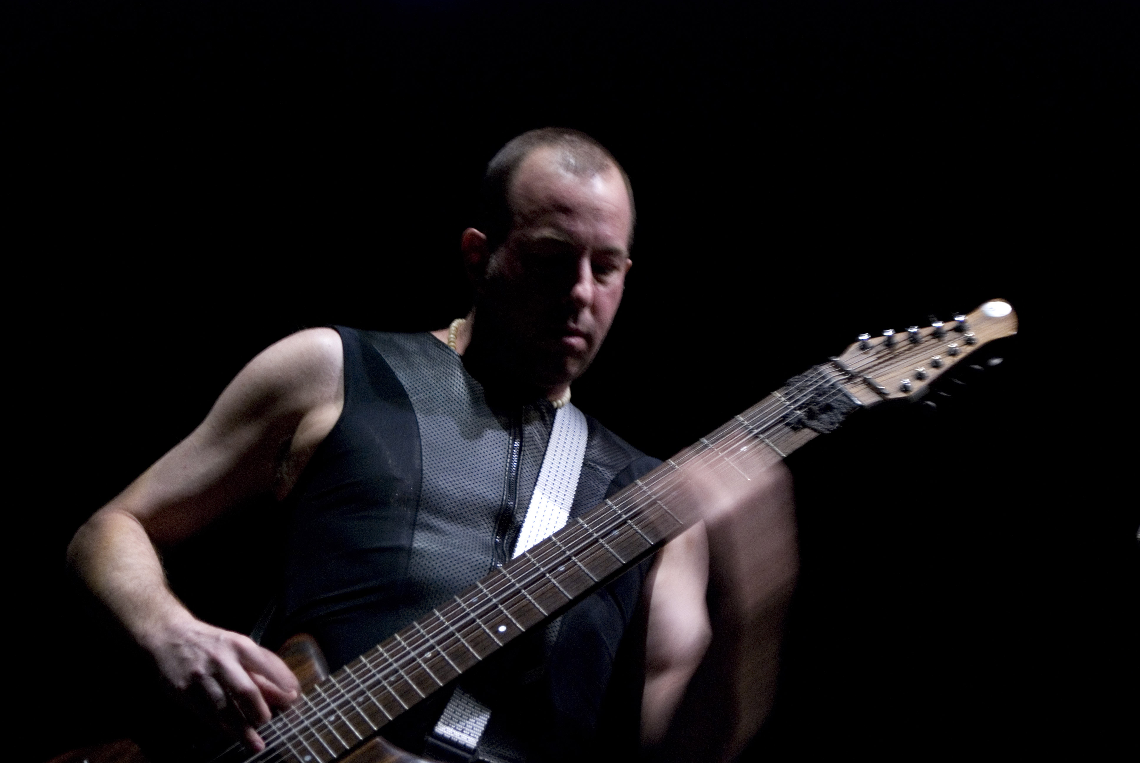 Interview with Trey Gunn – The Noise Room
